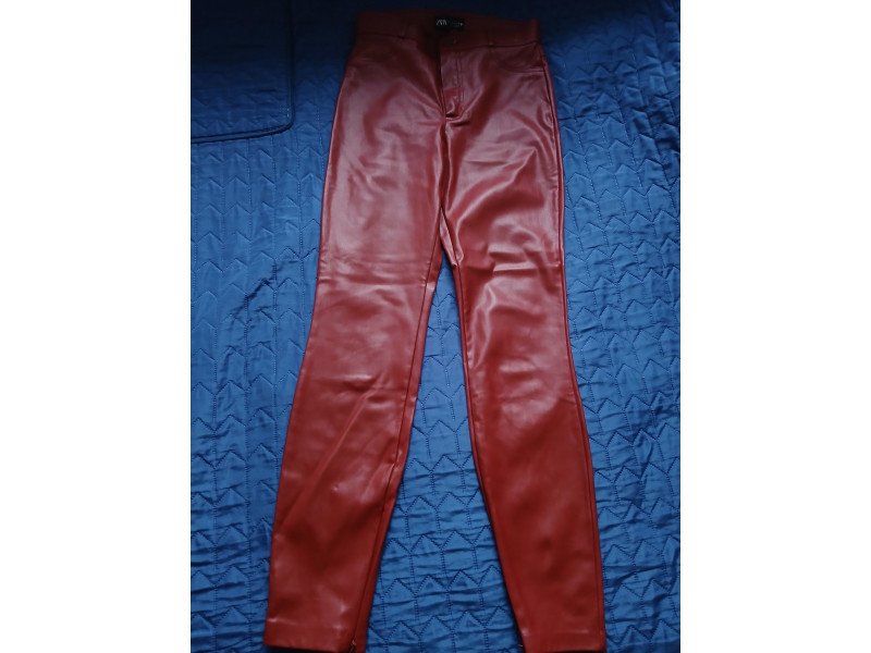 Zara crvene-bordo kozne pantalone kao nove, S
