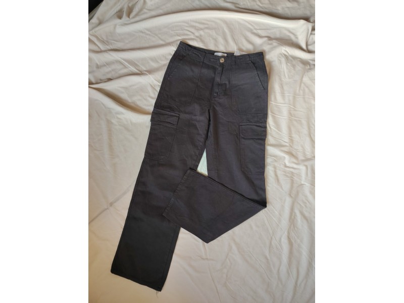 Zara pantalone veličina 38