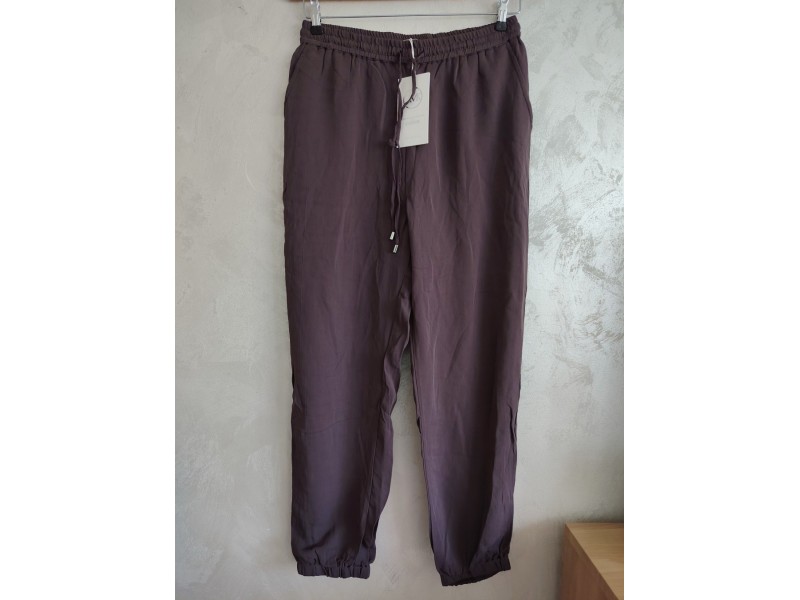 GMK pantalone NOVO vel 40