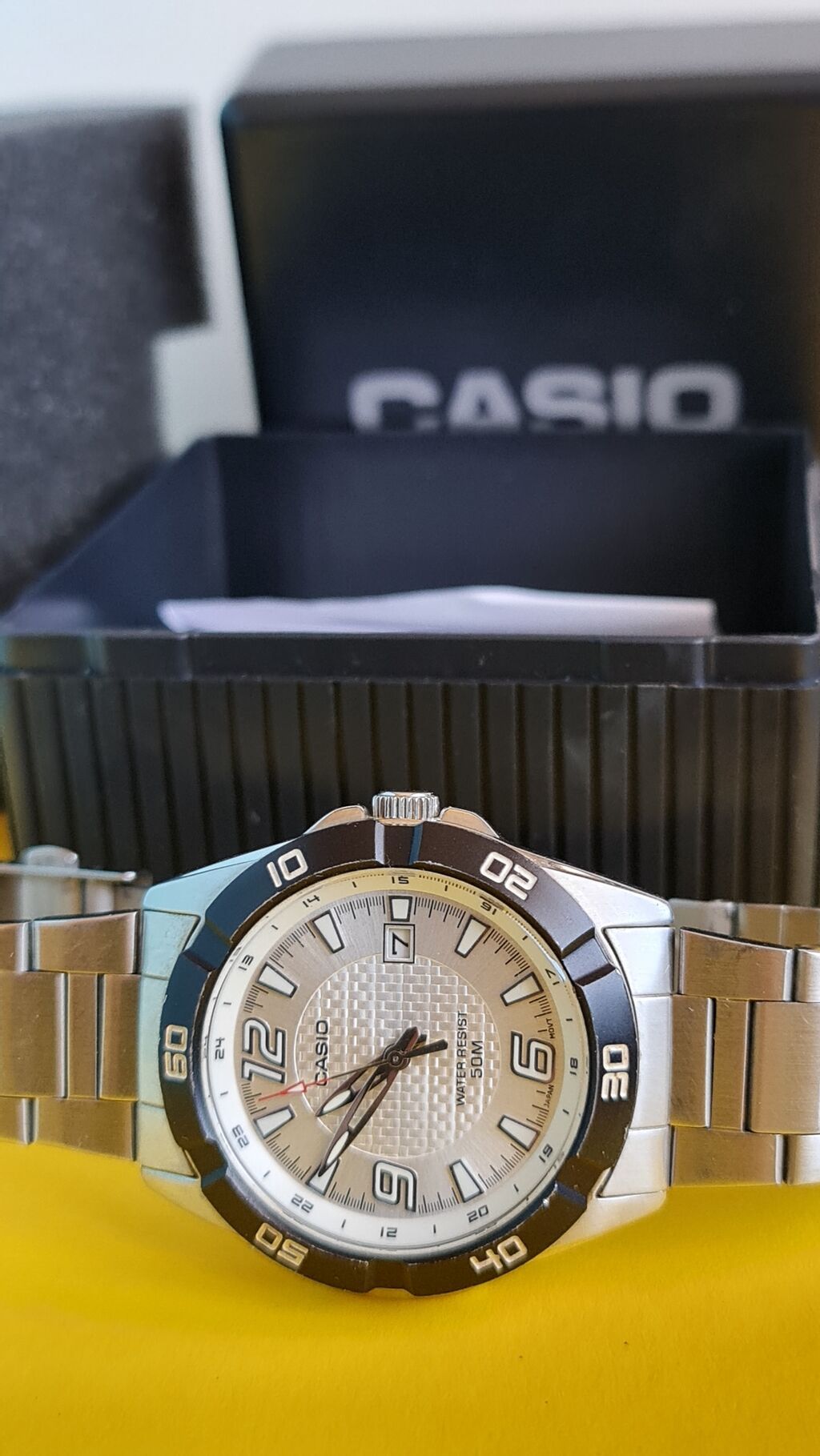 Casio analogni muški sat – inox narukvica i kućište, klasičan sportski