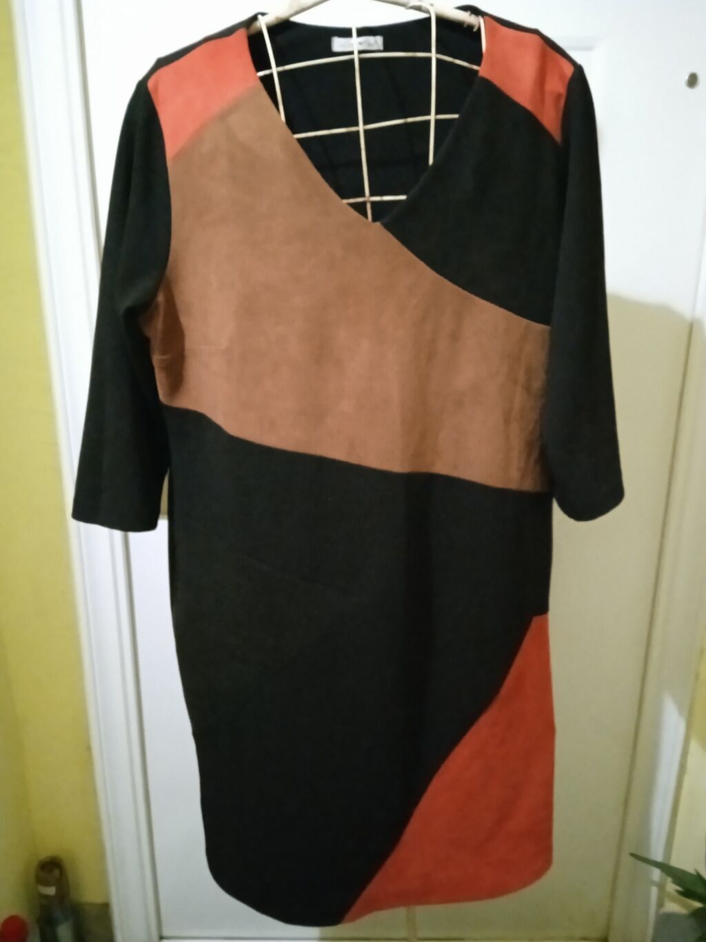 Haljina Lady Chic, trobojna, veličina XL/2XL. - Kroj: ravna silueta