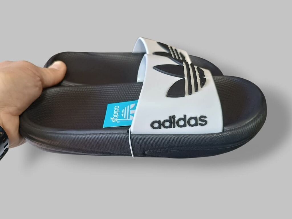 Adidas papuče / 2026 (36-46) Cena: 2400 din    US