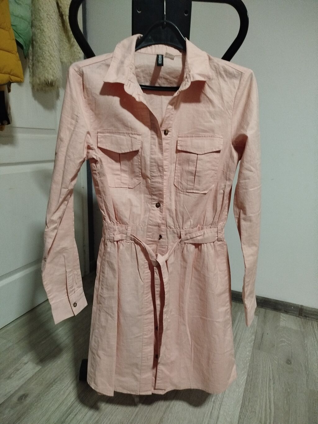 Košulja-haljina u svetloružičastoj boji - Model: košulja-haljina sa