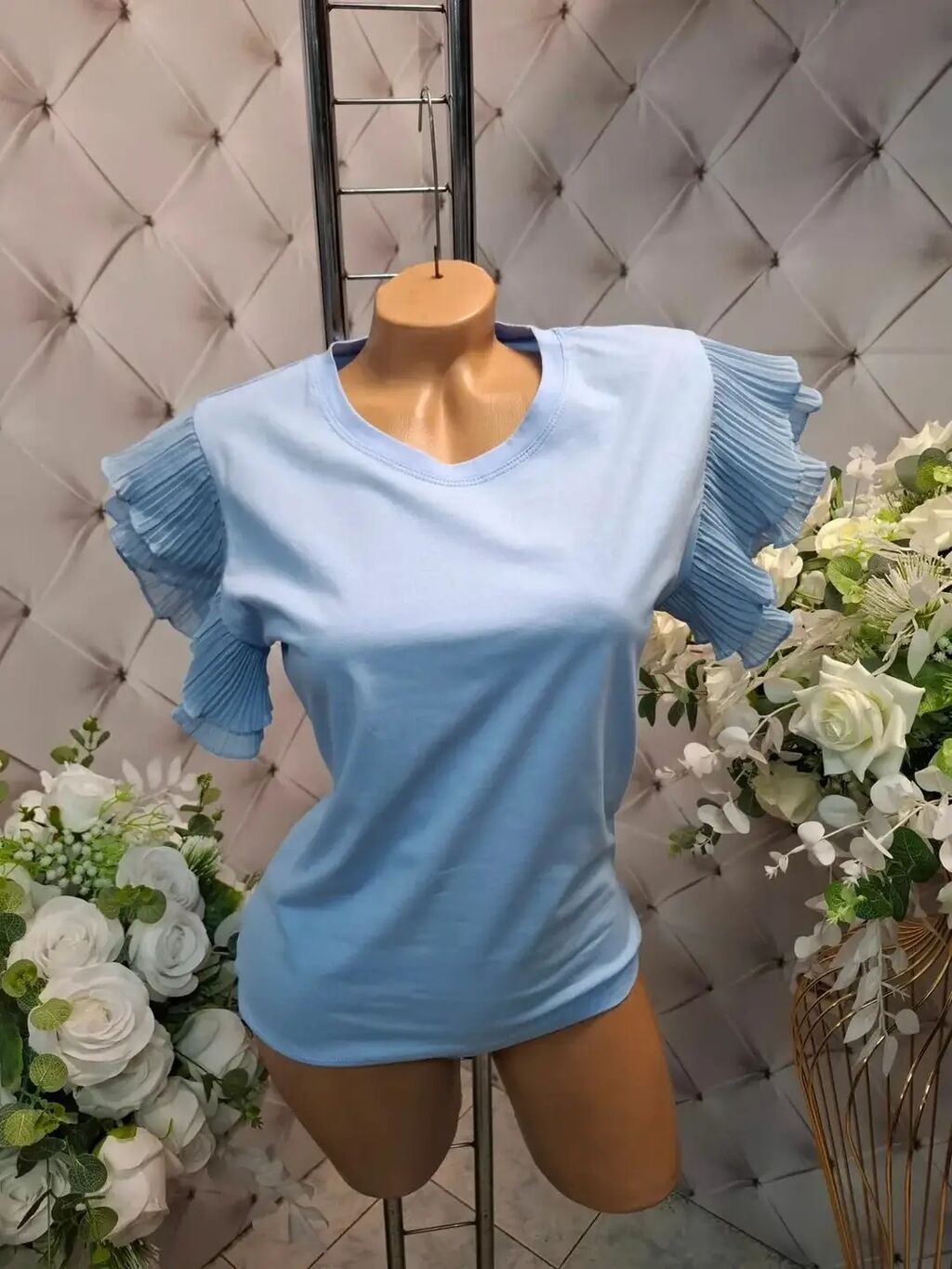 Ženska majica sa plisiranim volan rukavima - Model: kratki rukavi sa