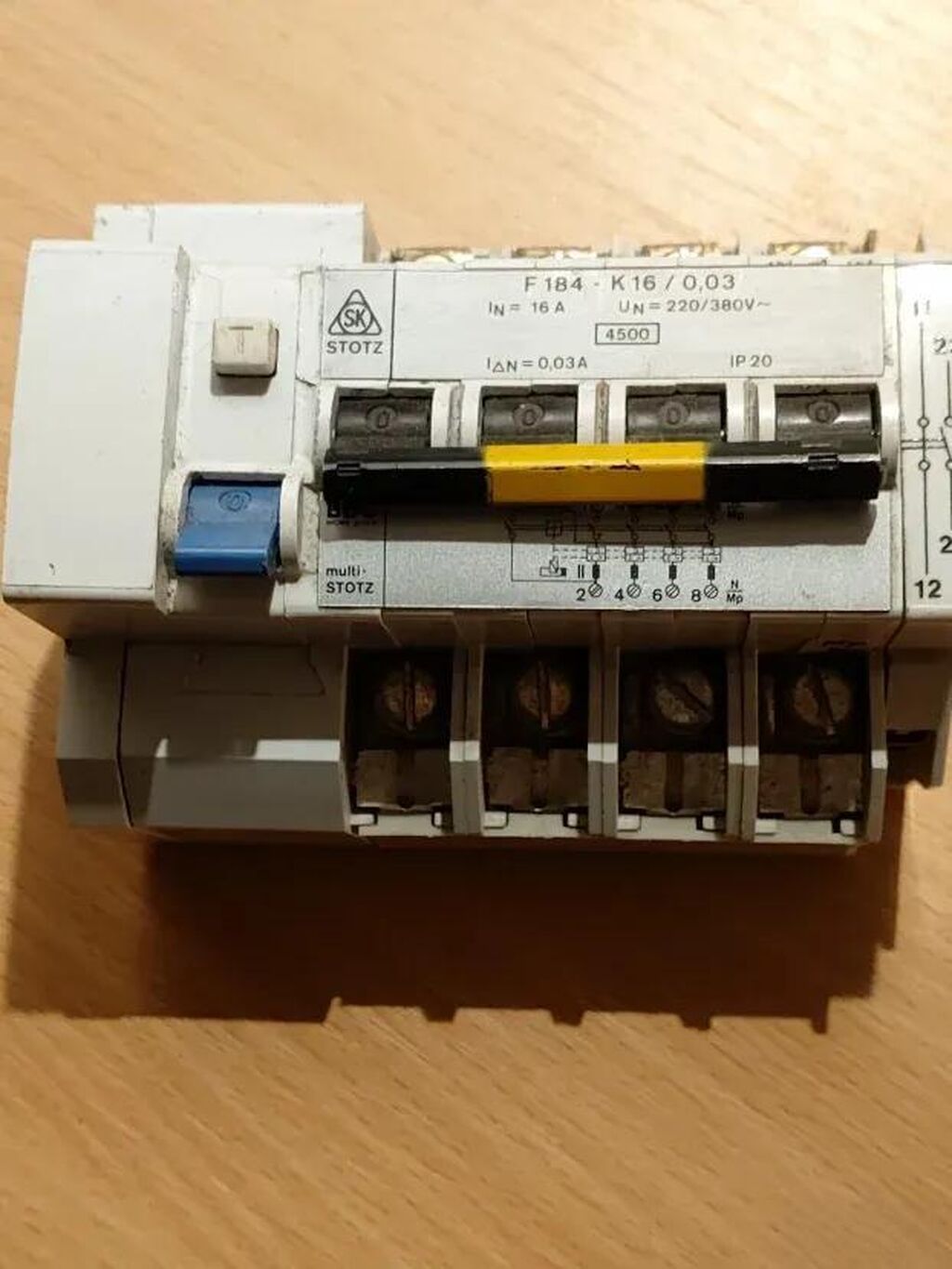 BBC zaštitna sklopka F184-K16/0,03A. BBC zaštitna sklopka