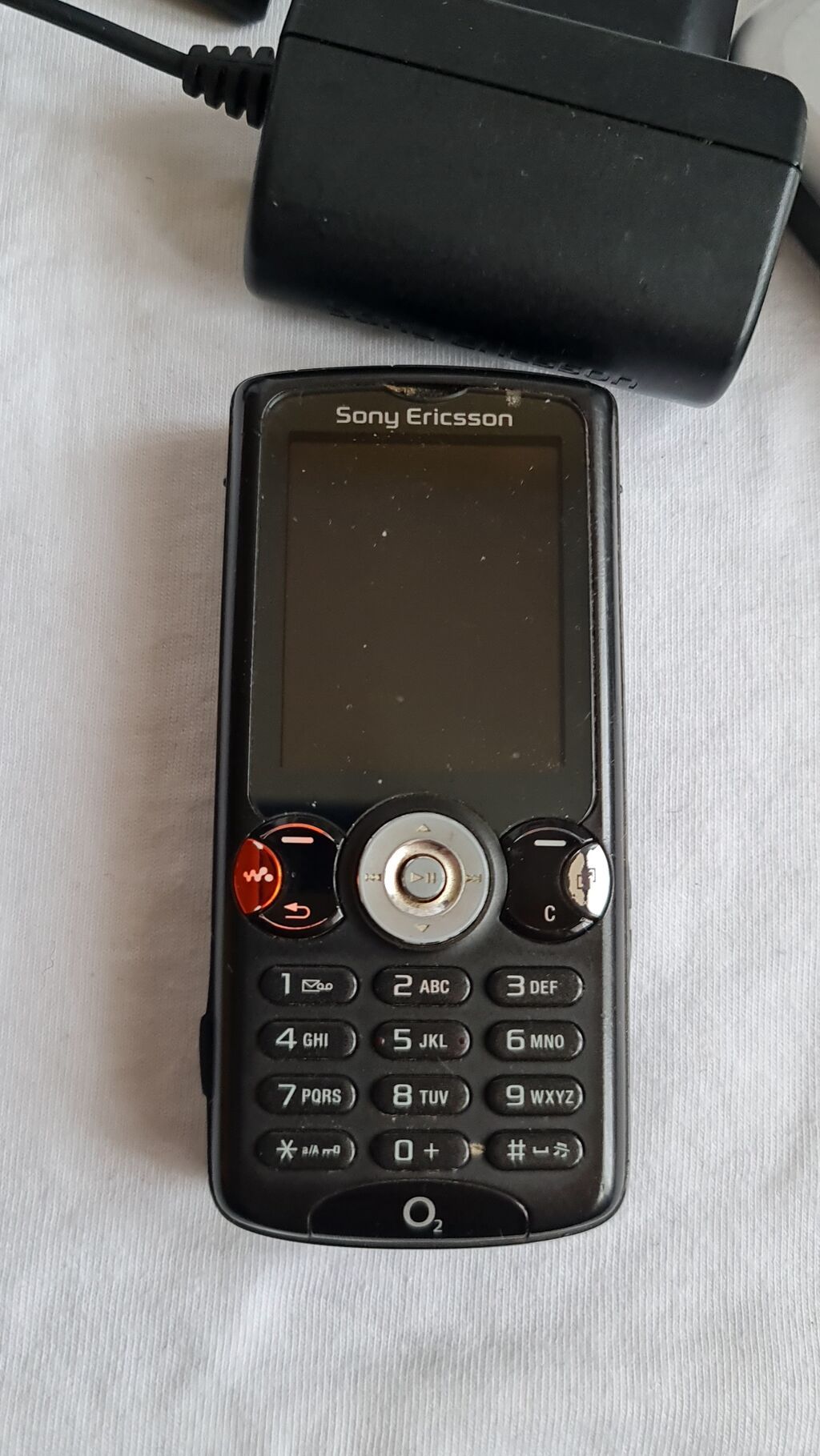 Sony Ericsson W810i Walkman telefon sa komplet opremom - Model: Sony