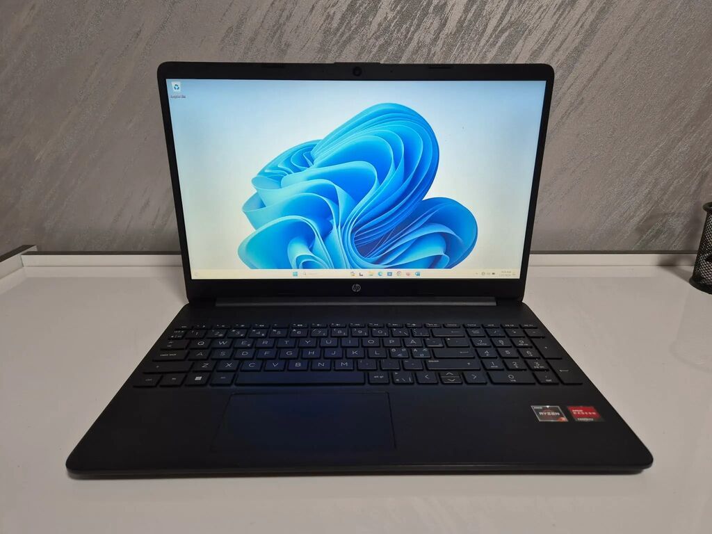 HP laptop sa AMD Ryzen procesorom i numeričkom tastaturom - Ekran