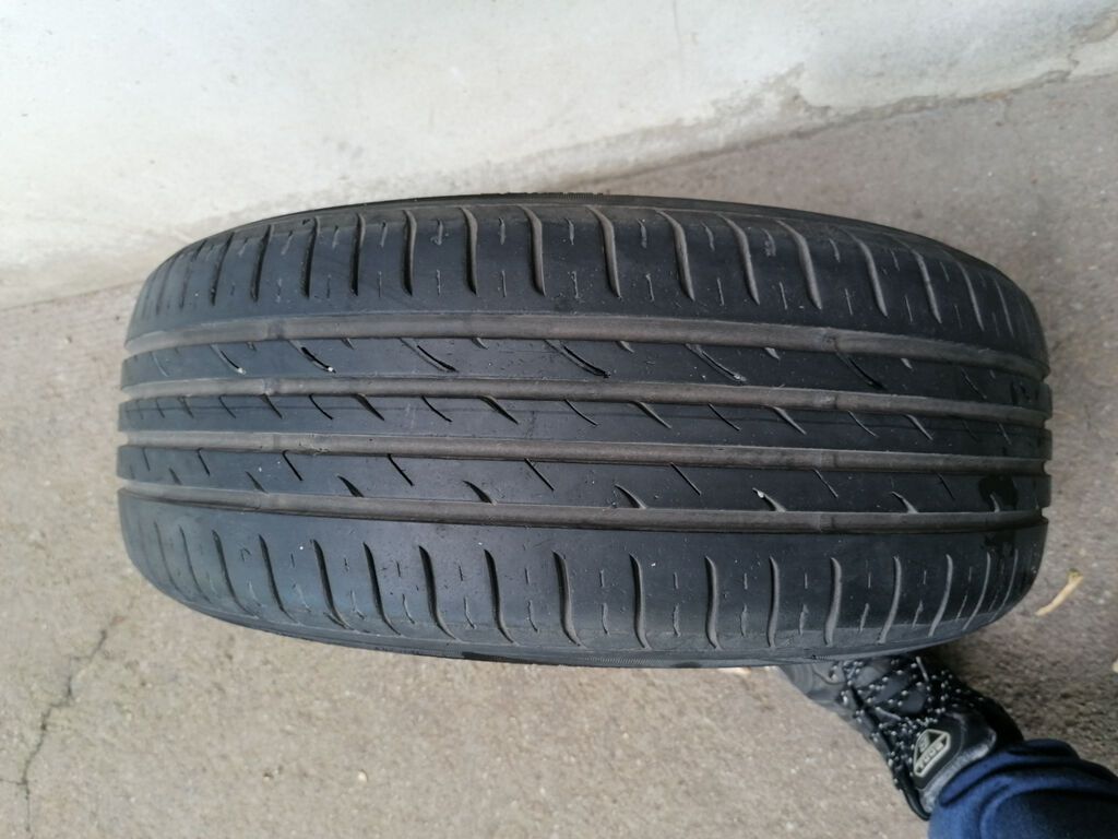 Nexen letnja guma 205/55 R16 u dobrom stanju sa sarom oko 6mm i