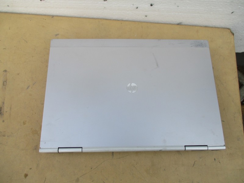 20.HP EliteBook 2570p laptop za delove