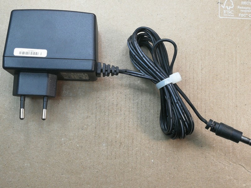 Adapter 12V --- 2,5A 30W