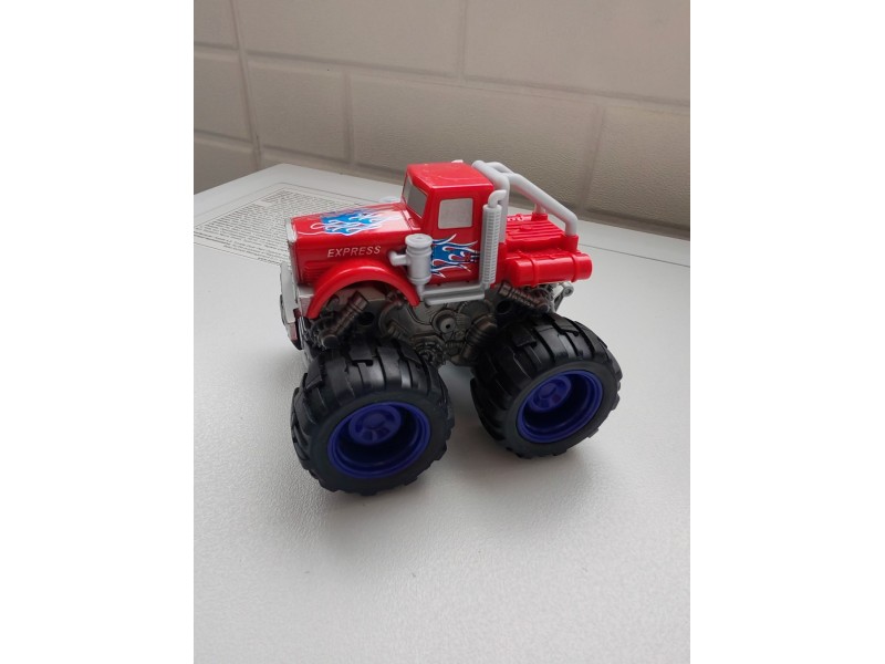 Monster trucks crveni