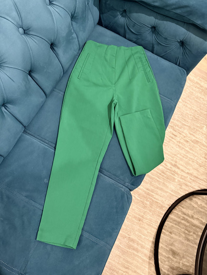 Zara zelene pantalone