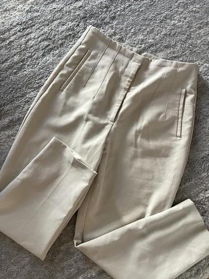 Zara pantalone M/L prelepe