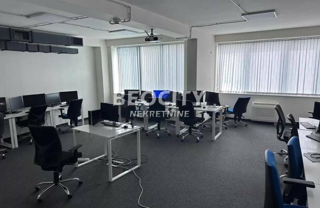 Poslovni prostor / Lokal, Novi Sad - Bulevar Oslobođenja | Izdavanje · 256m² · 3.500€