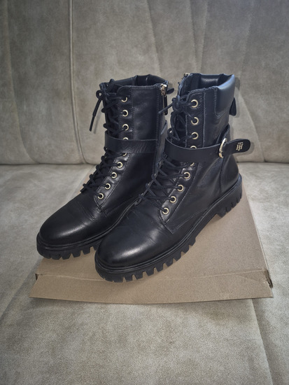 Kožne čizme Tommy Hilfiger BUCKLE LACE UP BOOT