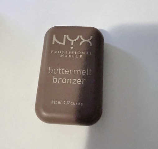 Nyx buttermelt bronzer 04