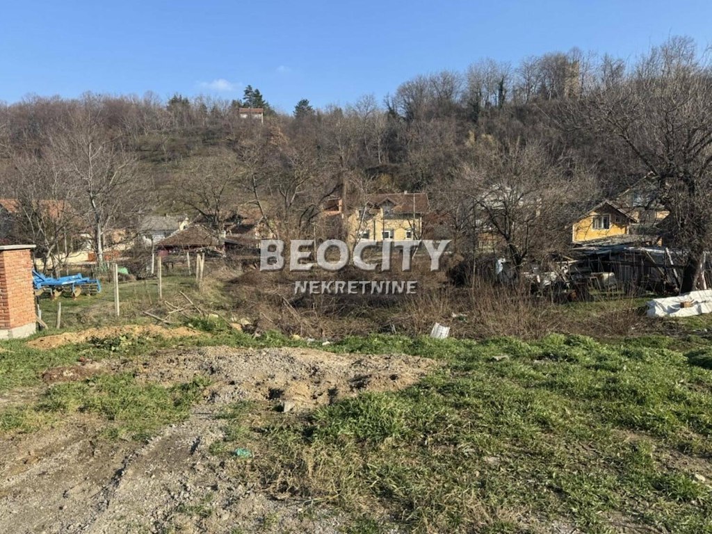 Plac, Novi Sad | Prodaja · 900m² · 77.000€