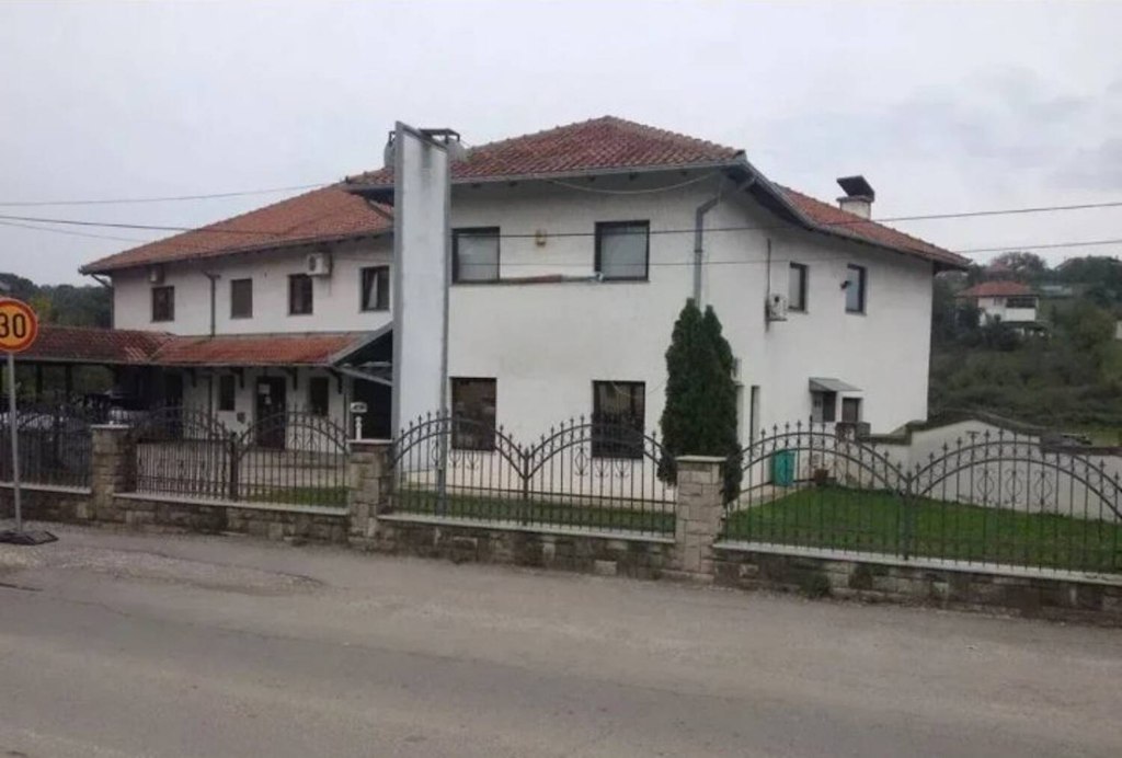 Poslovni prostor / Lokal, Aranđelovac - Darosava | Prodaja · 650m² · 1€