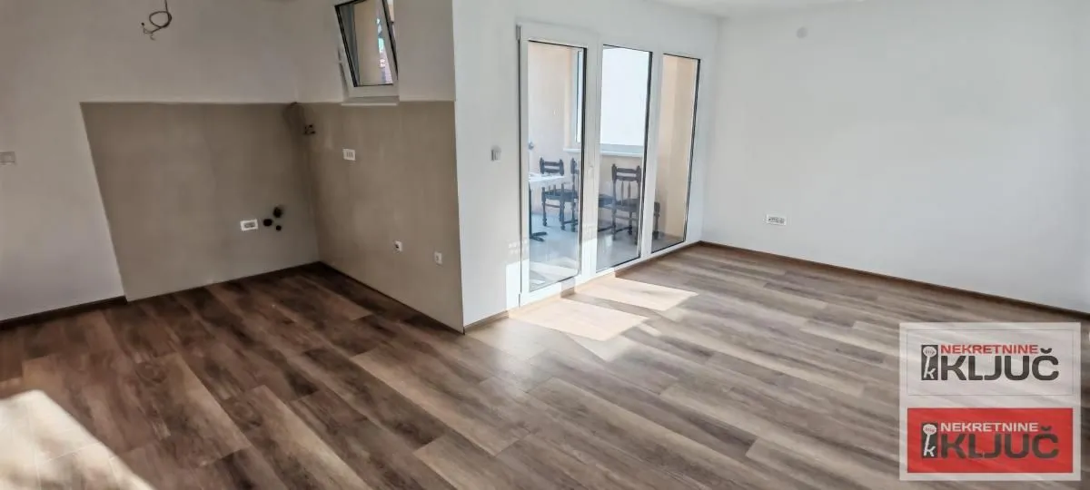 Prodaja, trosoban stan, 67m², Petrovaradin, Novi Sad
