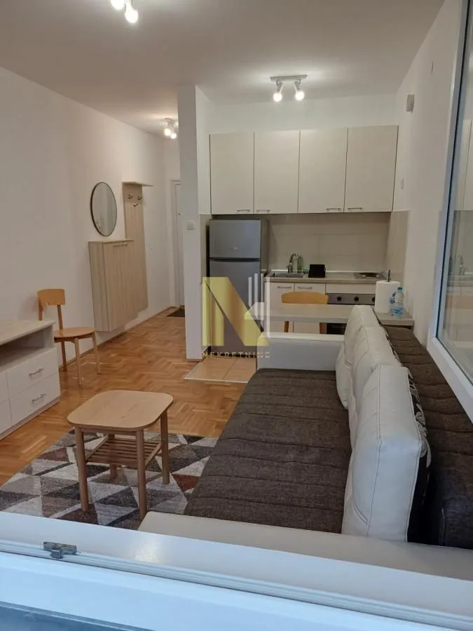 Izdavanje, garsonjera, 26m², Detelinara, Novi Sad Sve Podlokacije
