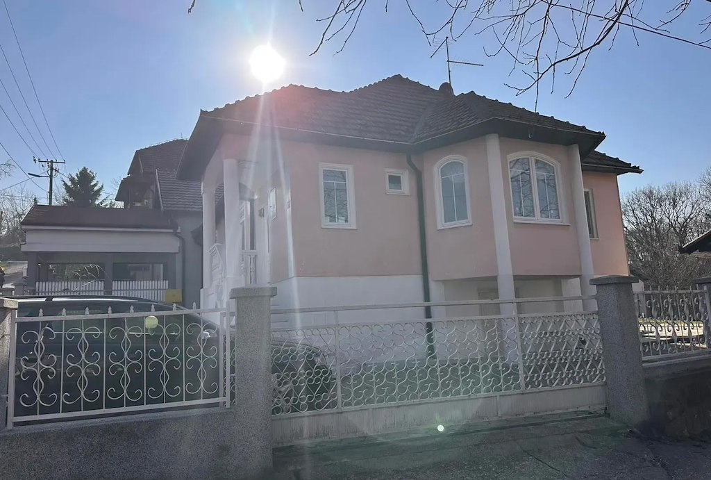 Prodaja, kuća, 160m², Centar, Loznica