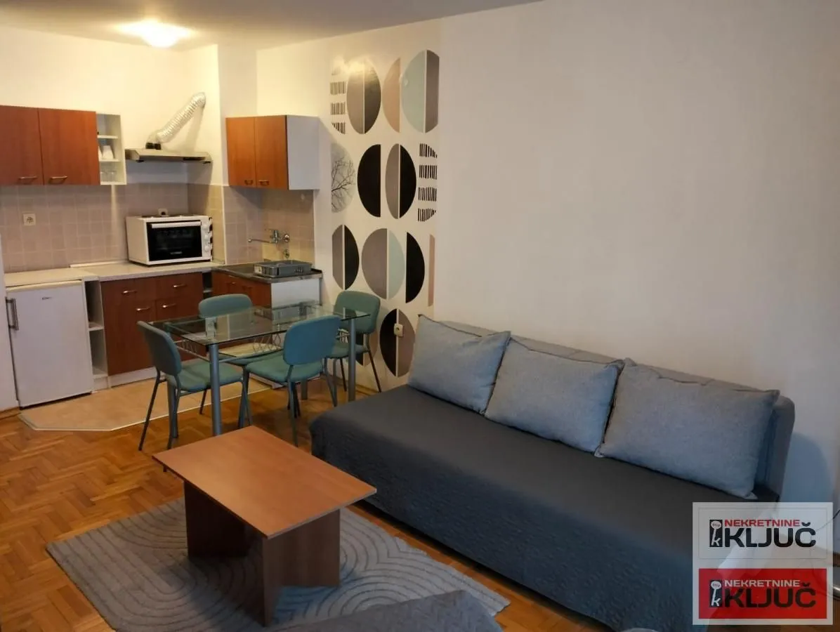 Izdavanje, garsonjera, 27m², Centar, Novi Sad