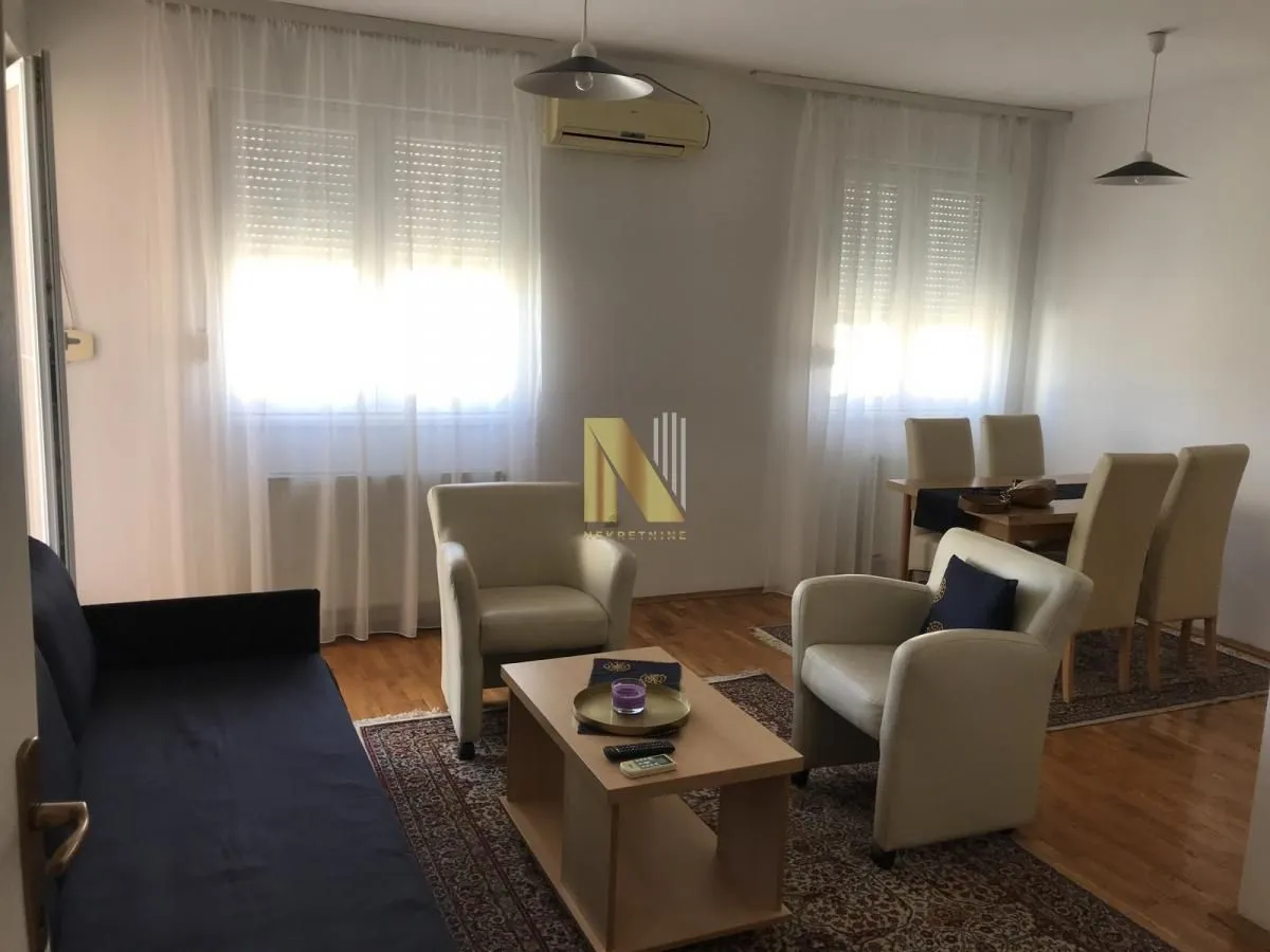 Izdavanje, dvosoban stan, 49m², Centar, Novi Sad