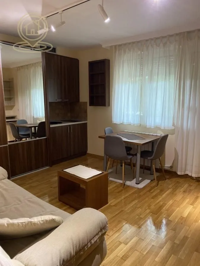 Izdavanje, jednosoban stan, 42m², Sajmište, Novi Sad