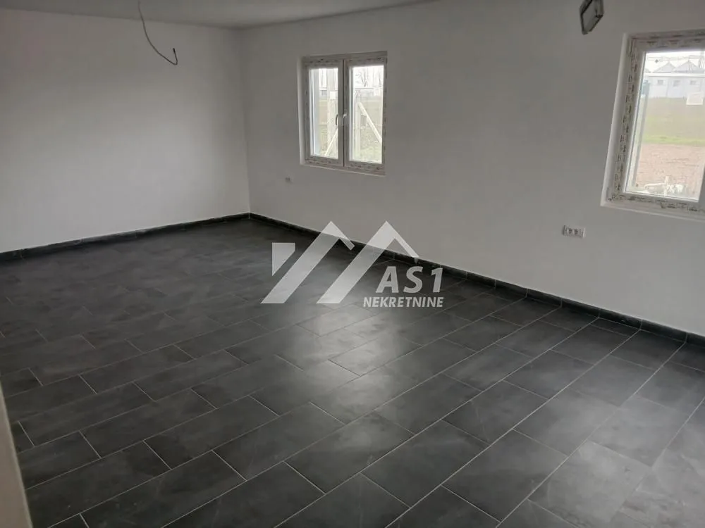 Izdavanje, poslovni prostor, 250m², Žabalj, Srbija