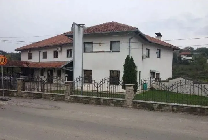 Prodaja, poslovni prostor, 650m², Darosava, Arandjelovac