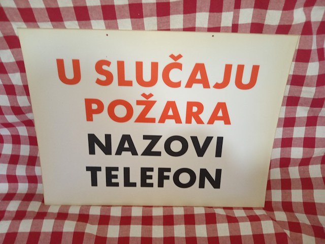 Starinski znak na plastici o protivpozarnoj bezbednosti