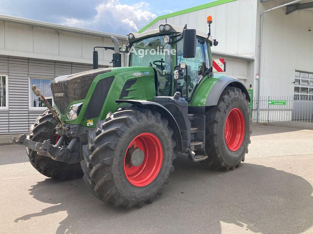 Fendt 828 Vario traktor točkaš