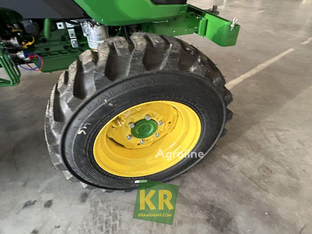 Novi John Deere 4066M traktor točkaš
