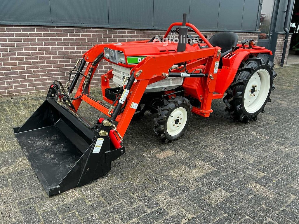 Prodaje se Kubota B1702 mini traktor na aukciji