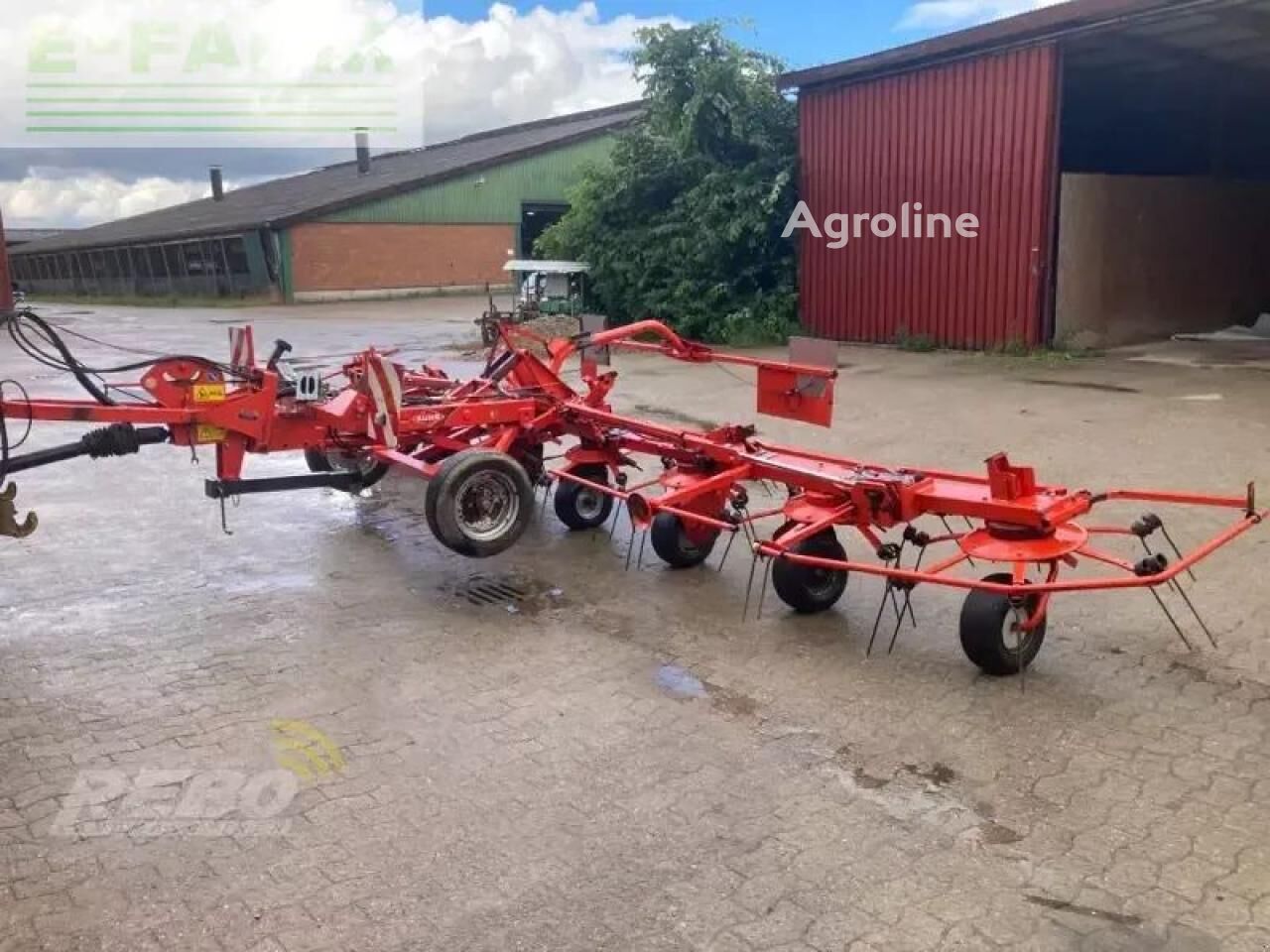 Kuhn gf8702t prevrtač sena
