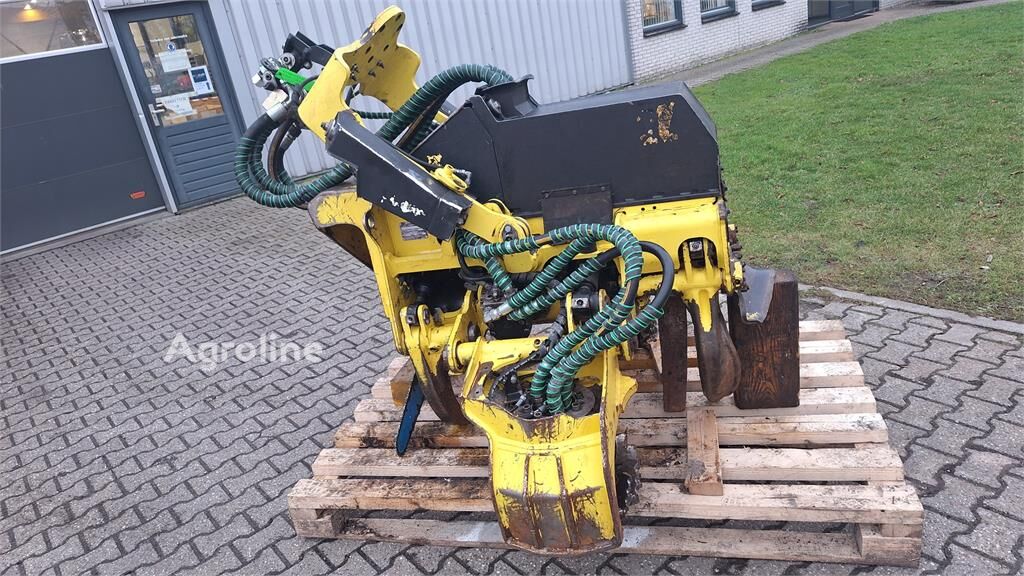John Deere H415 glava harvestera