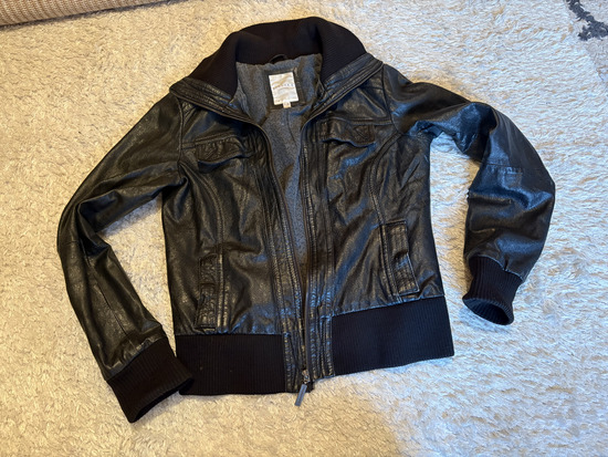 Bershka kožna bomber