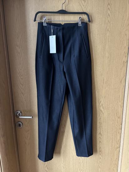 NOVE ZARA PANTALONE SA ETIKETOM