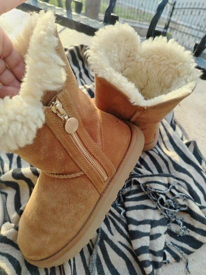 UGG original baily zip 37