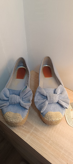 Plave cipele sa mašnom