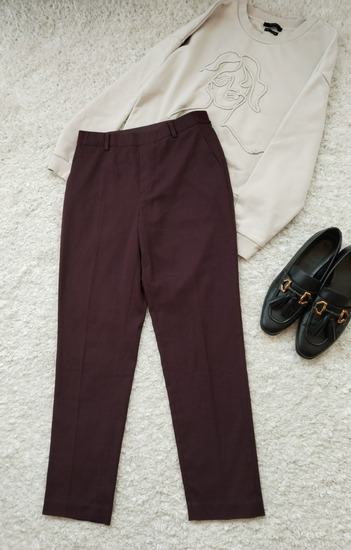    UNI QLO burgundy pantalone ☆ 36/S ☆