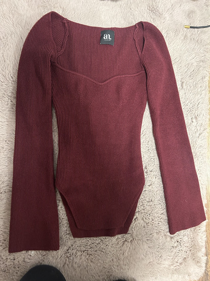 Anazing burgundy top