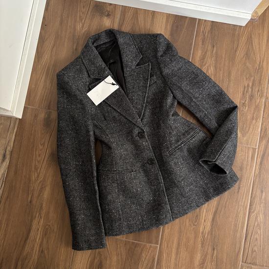 Zara popularni strukirani sako sa peplumom Novo