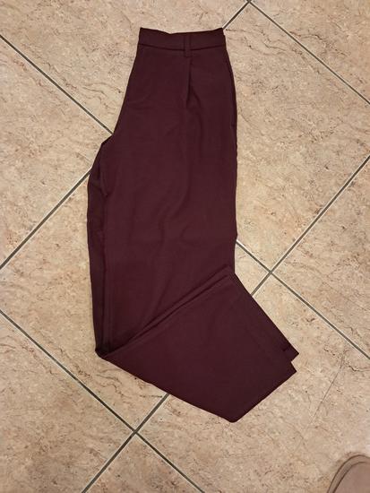 Bershka burgundi pantalone