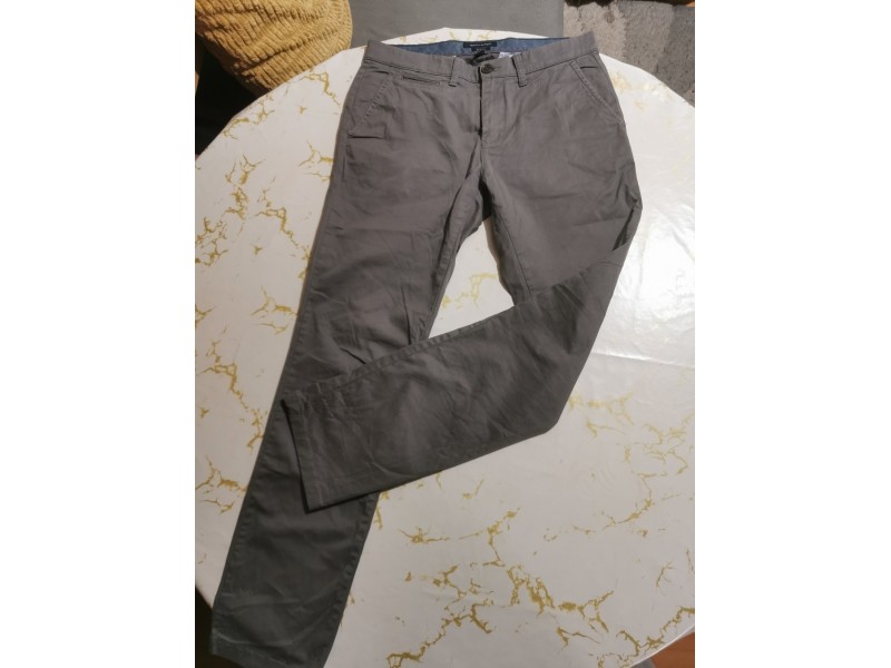 48. TOMMY HILFIGER IZVANREDNE PANTALONE vel W31 L32