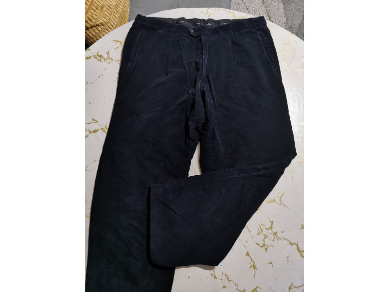 55. HUGO BOSS SOMOTNE EKSTRA PANTALONE vel oko XXL