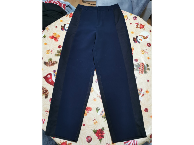 28. EMPORIO ARMANI IZVANREDNE PANTALONE vel oko S,M
