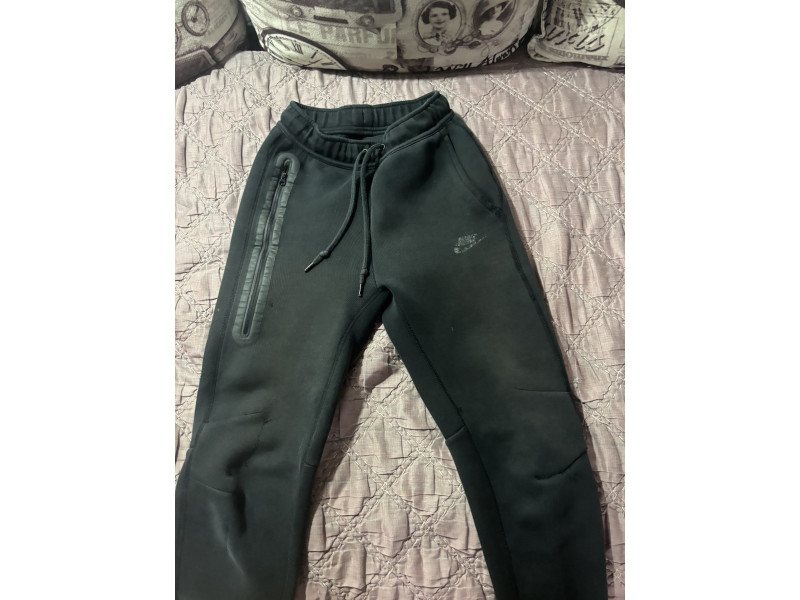 Nike tech fleece donji deo xs