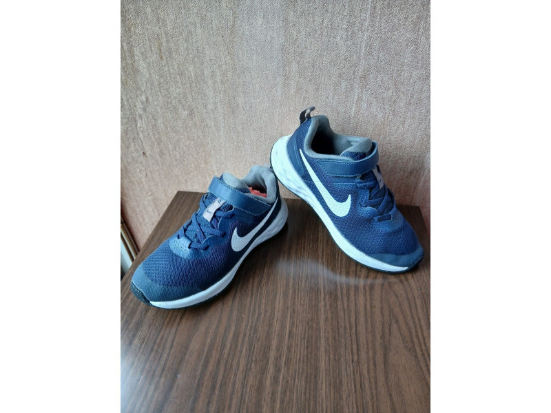 Patike Nike br. 32-21cm.