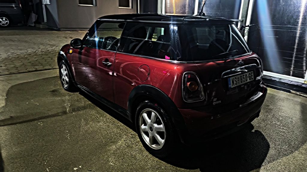 CENA: 3200 €
MINI - COOPER